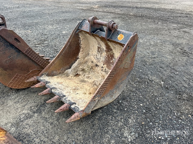Cat 36 in Digging Backhoe Rear Bucket | Ritchie Bros. Auctioneers