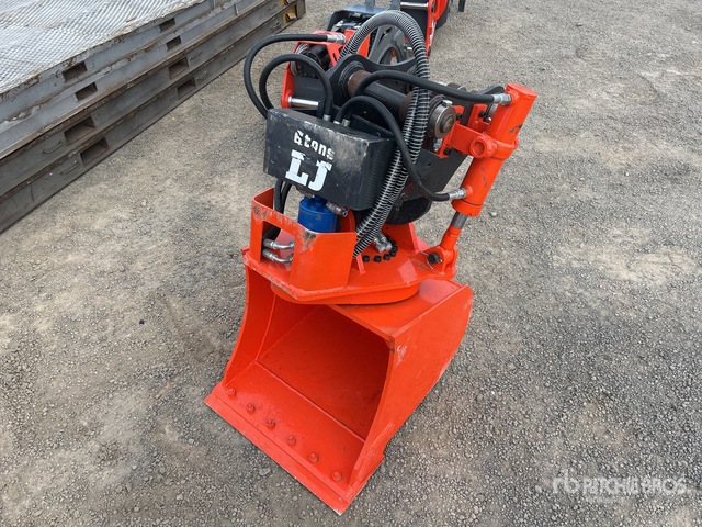 LJ 600 mm Q/C Hydraulic Tilting Rotating Excavator Bucket - Fits 6 ton ...
