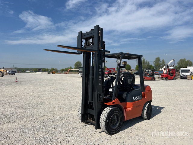 2003 Toyota 027FDF30 3000 kg Forklift | Ritchie Bros. Auctioneers
