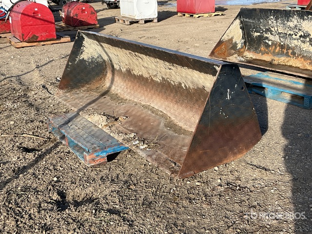 JCB 330/71712 96 in Telehandler Bucket | Ritchie Bros. Auctioneers