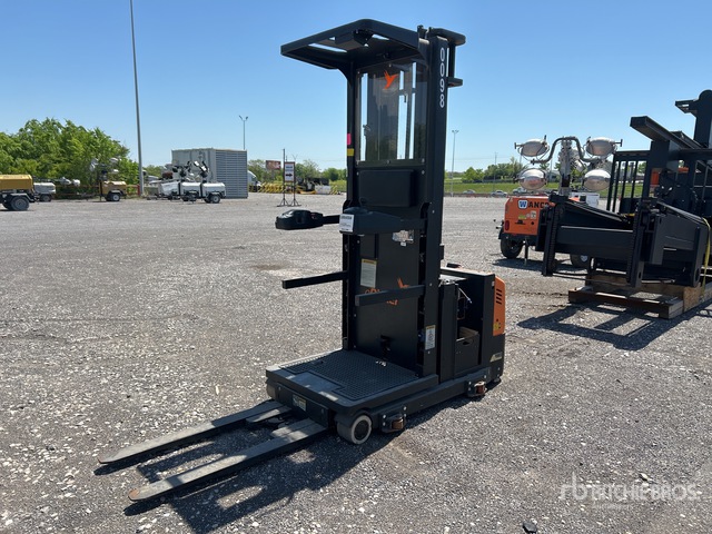 E Picker JX2-144 2000 lb Electric Order Picker | Ritchie Bros. Auctioneers