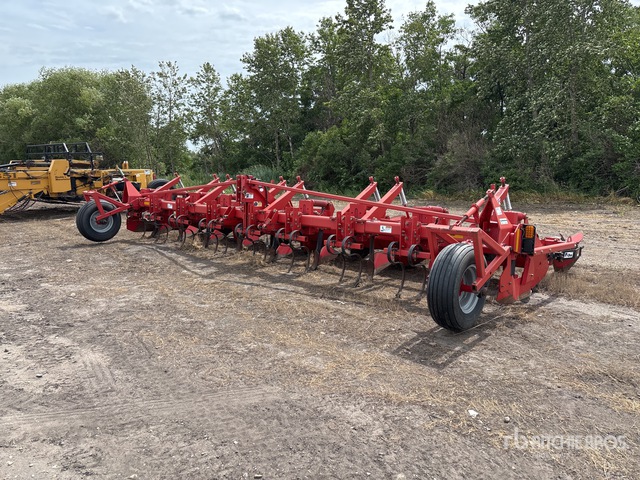 2014 Spudnik 9080 38 in 3-Point 8 Row Potato Hiller | Ritchie Bros ...