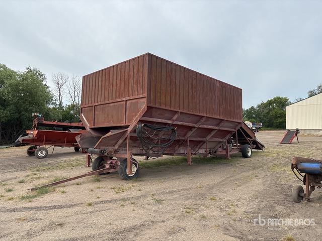Spudnik 600 CWT Potato Even Flow Hopper | Ritchie Bros. Auctioneers