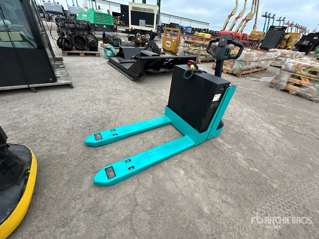 Clark WPX46 4500 lb Electric Pallet Jack | Ritchie Bros. Auctioneers