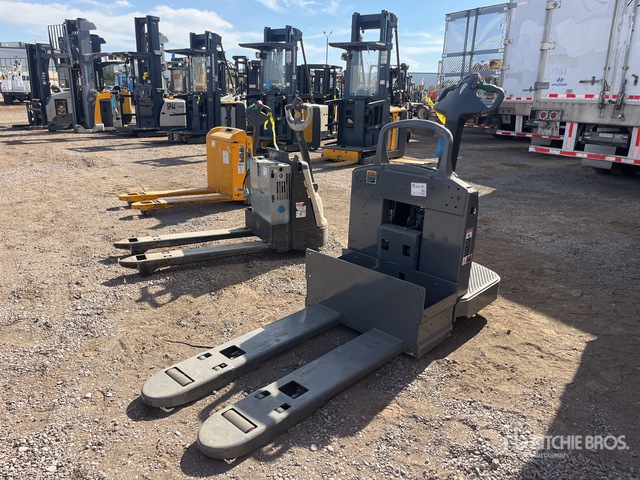 2013 Jungheinrich ECR327 6000 lb Electric Pallet Jack | Ritchie Bros ...