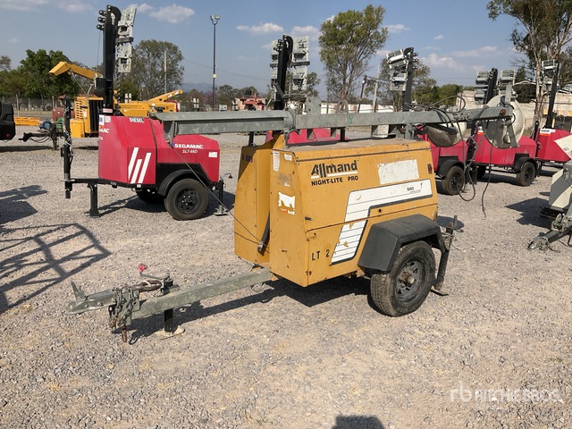 2004 Allmand Night-Lite Pro 6 kW Torre de Iluminacion (INOPERABLE ...