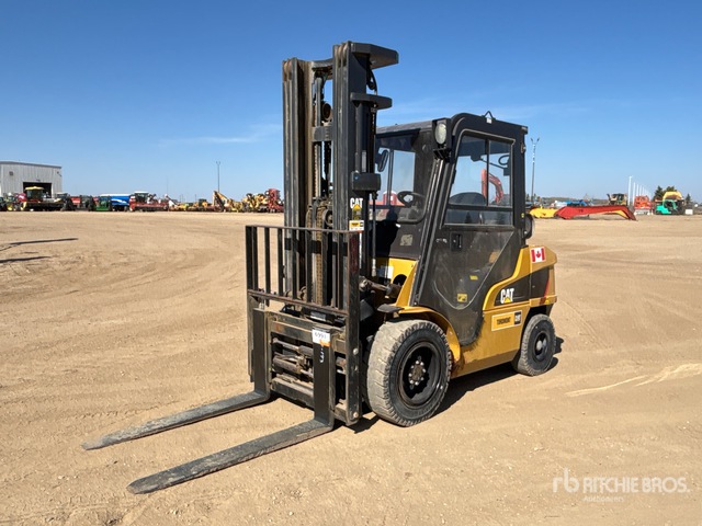 2017 Cat GP33N 5300 lb Pneumatic Tire Chariot Élévateur | Ritchie Bros ...