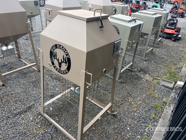 Big Daddy Electric 700 Lb Deer Feeder (Unused) | Ritchie Bros. Auctioneers