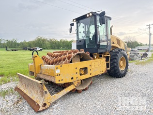 2017 Cat CP56B Padfoot Drum Compactor in Mount Carmel, Illinois, United ...