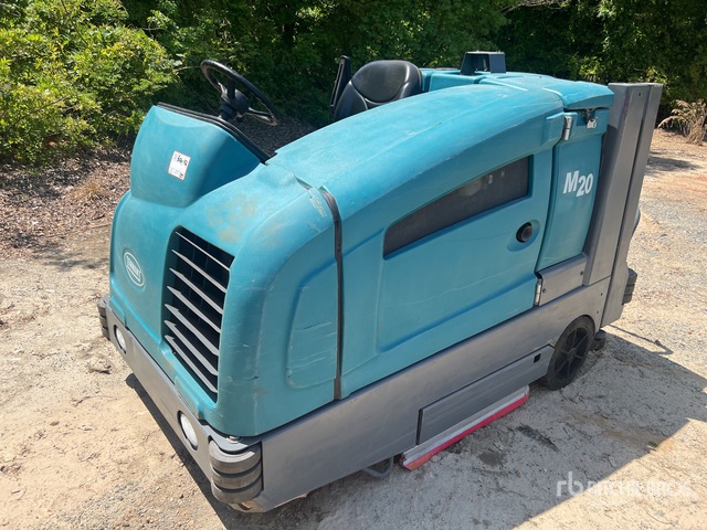 2010 Tennant M20 Ride-On Floor Scrubber | Ritchie Bros. Auctioneers