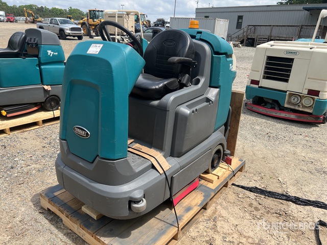 2013 Tennant T12 Ride-On Electric Floor Scrubber | Ritchie Bros ...