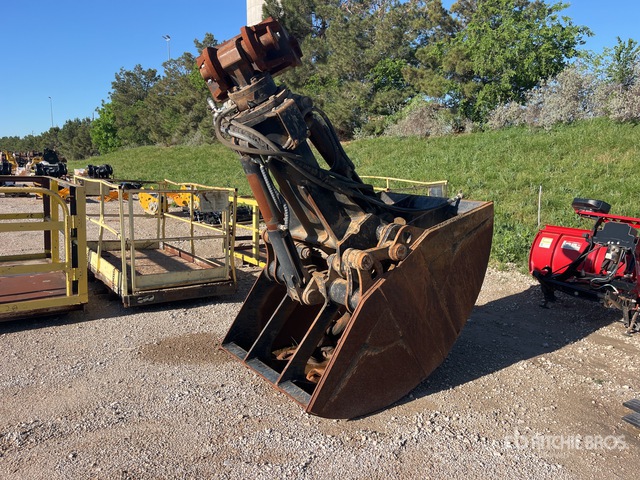 2016 Rozzi R34G1200CV 46 in Clamshell Bucket | Ritchie Bros. Auctioneers