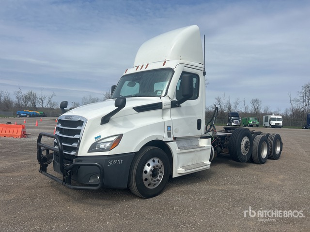 2021 Freightliner Cascadia 126 8x4 Tri/A Day Cab Truck Tractor ...