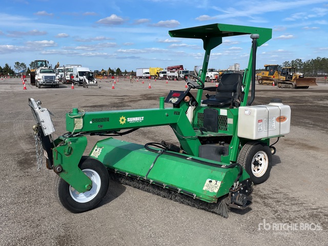 2016 Lay-Mor SM300 Self-Propelled Broom | Ritchie Bros. Auctioneers