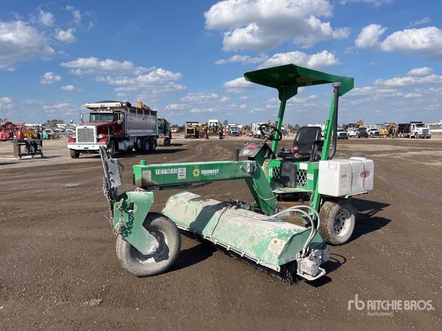 2015 Lay-Mor SM300 Self-Propelled Broom | Ritchie Bros. Auctioneers