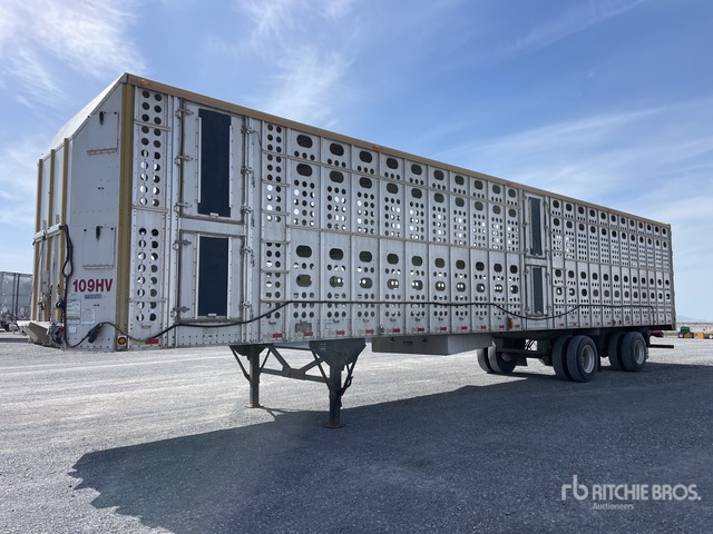 2011 Merritt 52 ft T/A Spread Axle Livestock Trailer | Ritchie Bros ...