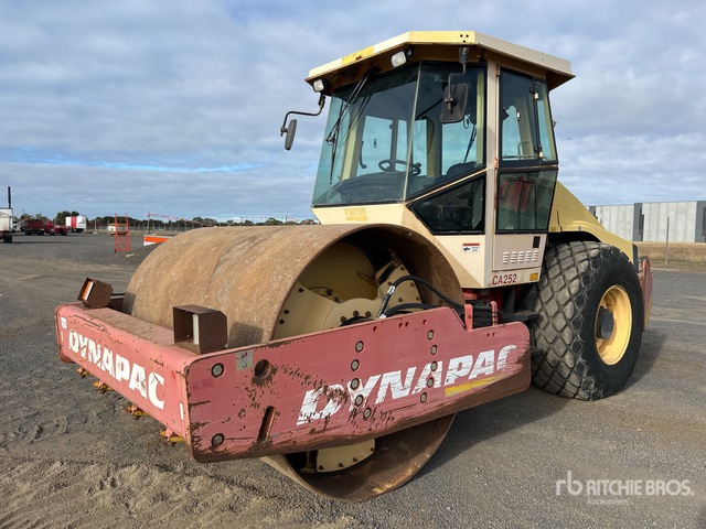 Dynapac CA252D Smooth Drum Compactor | Ritchie Bros. Auctioneers