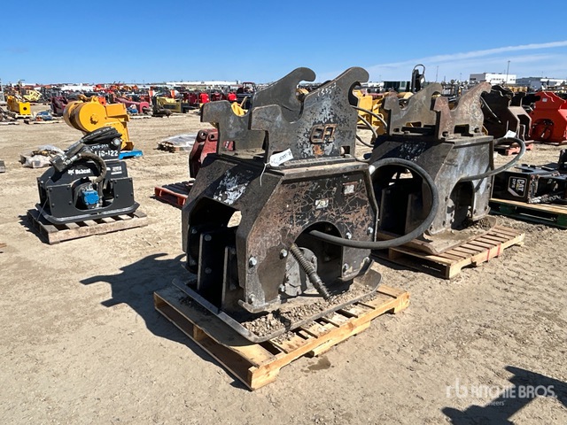 2011 Cat CVP75 28 in Excavator Plate Compactor Attachment - Fits Cat ...