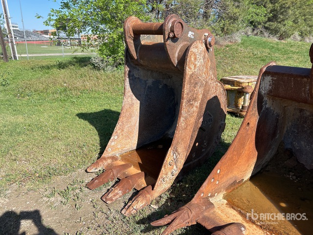36 in Digging Excavator Bucket | Ritchie Bros. Auctioneers