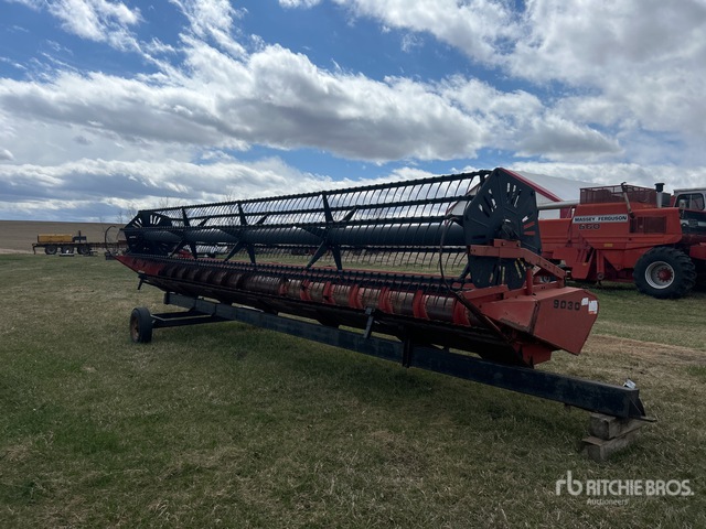 Massey Ferguson 9030 30 ft Rigid Combine Header | Ritchie Bros. Auctioneers