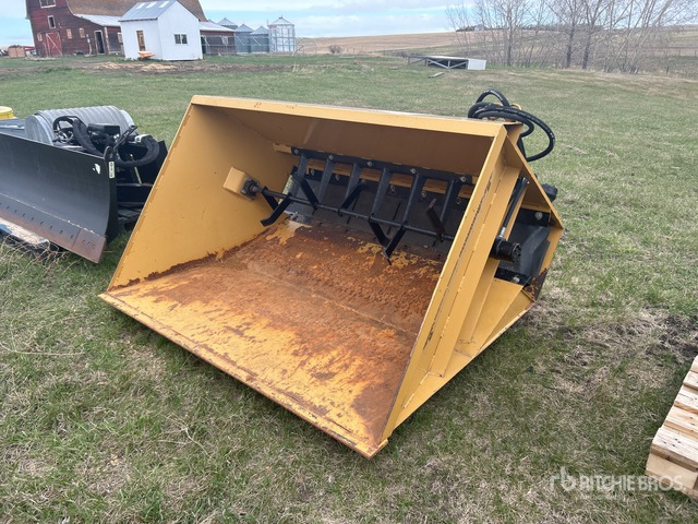 HLA SS-72 72 in Side Discharge Bucket | Ritchie Bros. Auctioneers