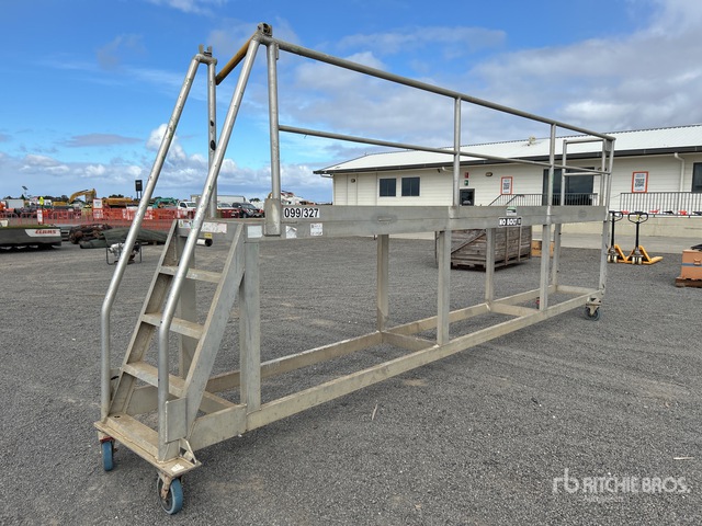 Truck Access Platform | Ritchie Bros. Auctioneers