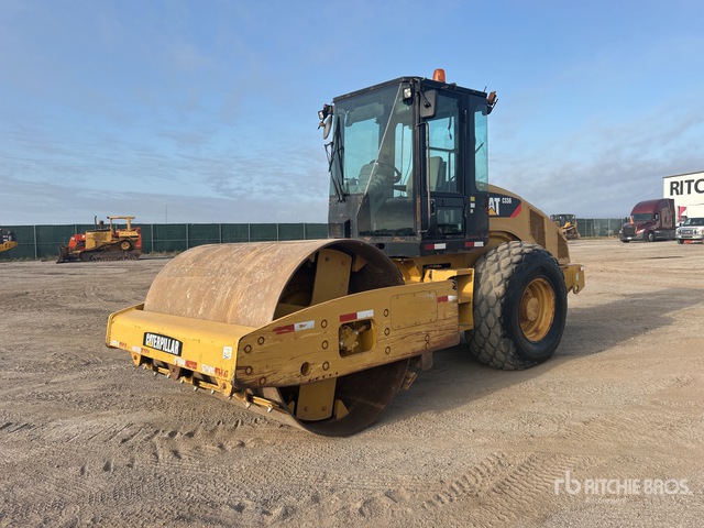 2011 Cat CS56 Rodillo compactador (Inoperable) | Ritchie Bros. Auctioneers