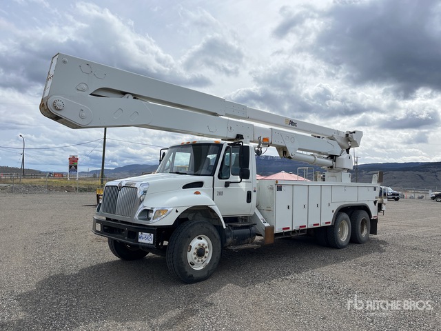 Altec A77-T 76 ft on 2004 International 7400 6x4 Bucket Truck | Ritchie Bros. Auctioneers