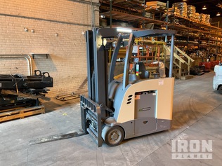 2010 Crown RC5545-40 4000 lb Electric Forklift in Wickliffe, Ohio ...