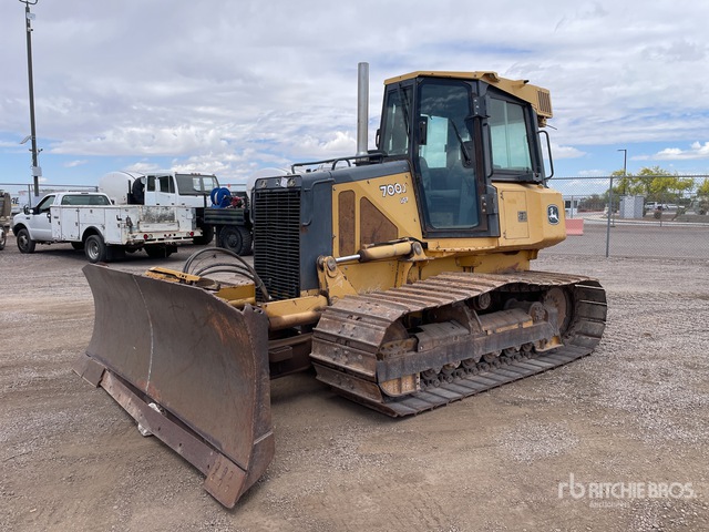 2006 John Deere 700J XLT Crawler Dozer | Ritchie Bros. Auctioneers