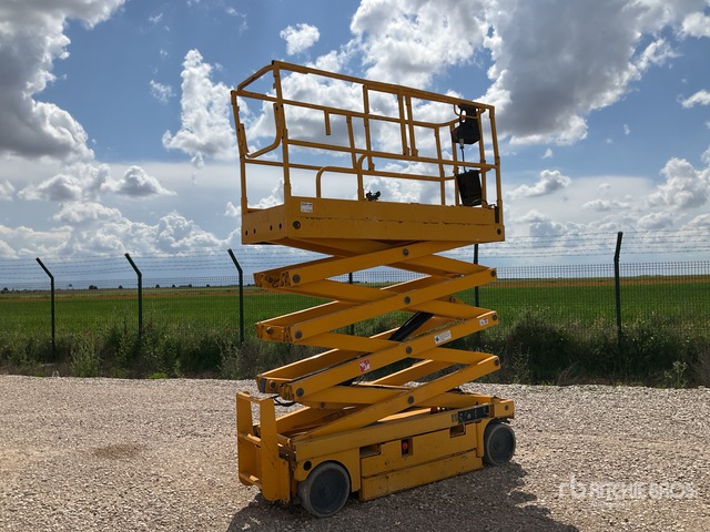 2019 Haulotte Compact 10N Electric Scissor Lift | Ritchie Bros. Auctioneers