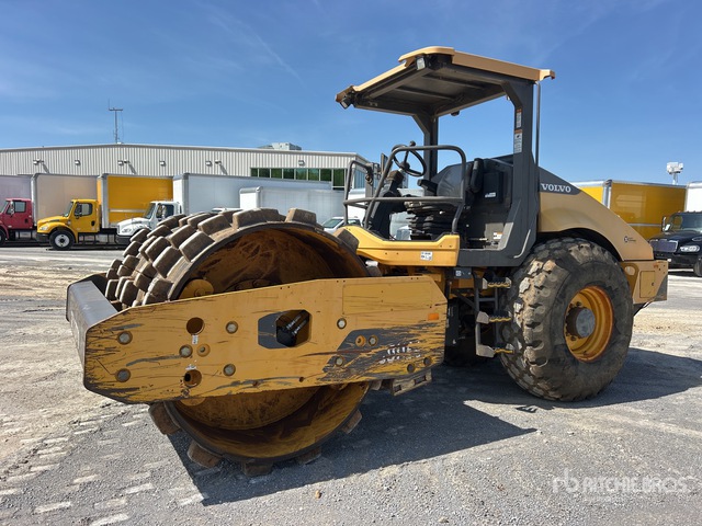 2015 Volvo SD115B Padfoot Drum Compactor | Ritchie Bros. Auctioneers