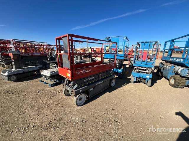 2014 Skyjack SJIII 3220 Electric Scissor Lift | Ritchie Bros. Auctioneers