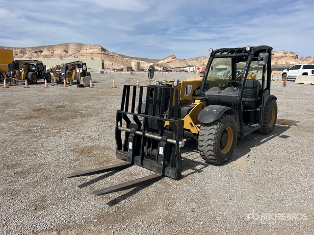 2016 Cat TH255C Telehandler | Ritchie Bros. Auctioneers