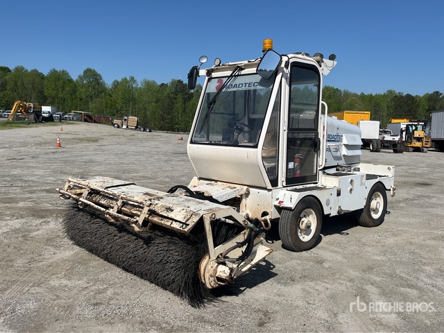 2018 Roadtec FB-100E Self-Propelled Broom | Ritchie Bros. Auctioneers