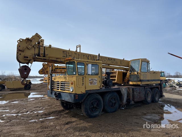 1975 Crane Carrier Canada 8x4 Twin Steer Hydraulic Truck Crane ...