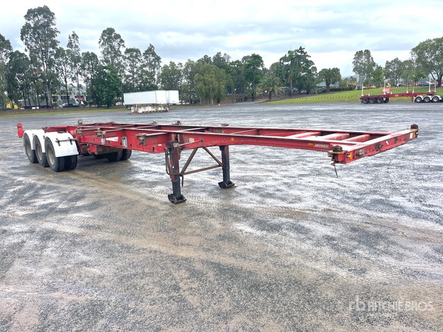 1997 Barker Tri/A Retractable Container Trailer | Ritchie Bros. Auctioneers