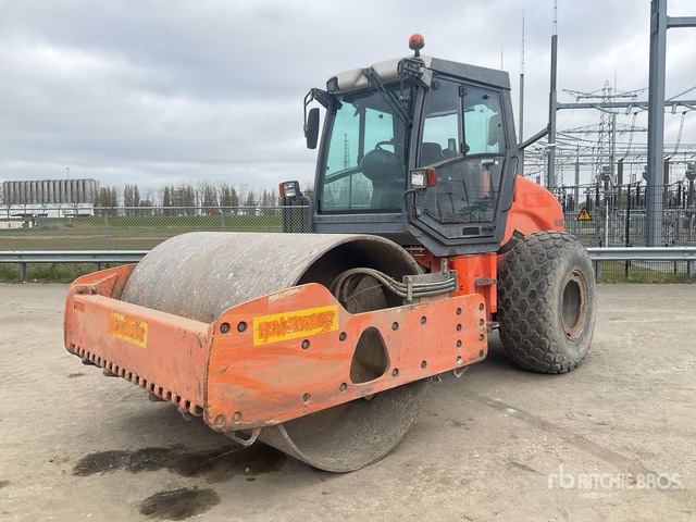 Hamm 3412 Smooth Drum Compactor | Ritchie Bros. Auctioneers