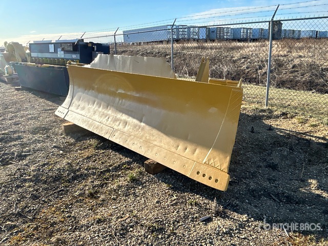 158 in C Frame and Blade - Fits Cat D6N | Ritchie Bros. Auctioneers