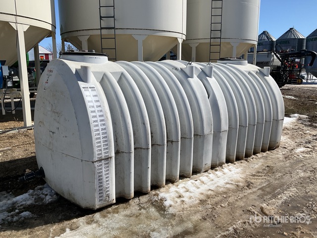 Free Form HD 3900 gal Water Tank | Ritchie Bros. Auctioneers