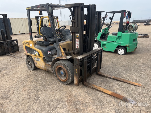 Cat 2PD7000 5500 lb Pneumatic Tire Forklift (Inoperable) | Ritchie Bros ...