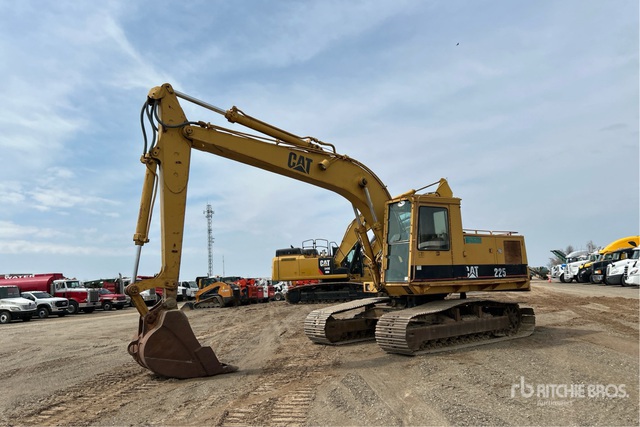 1981 Cat 225 Tracked Excavator | Ritchie Bros. Auctioneers