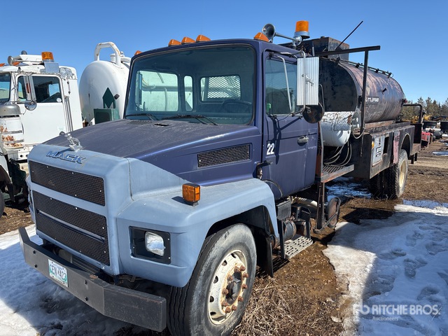 Littleford on 2000 Mack CS300P 4x2 Asphalt Distributor Truck ...