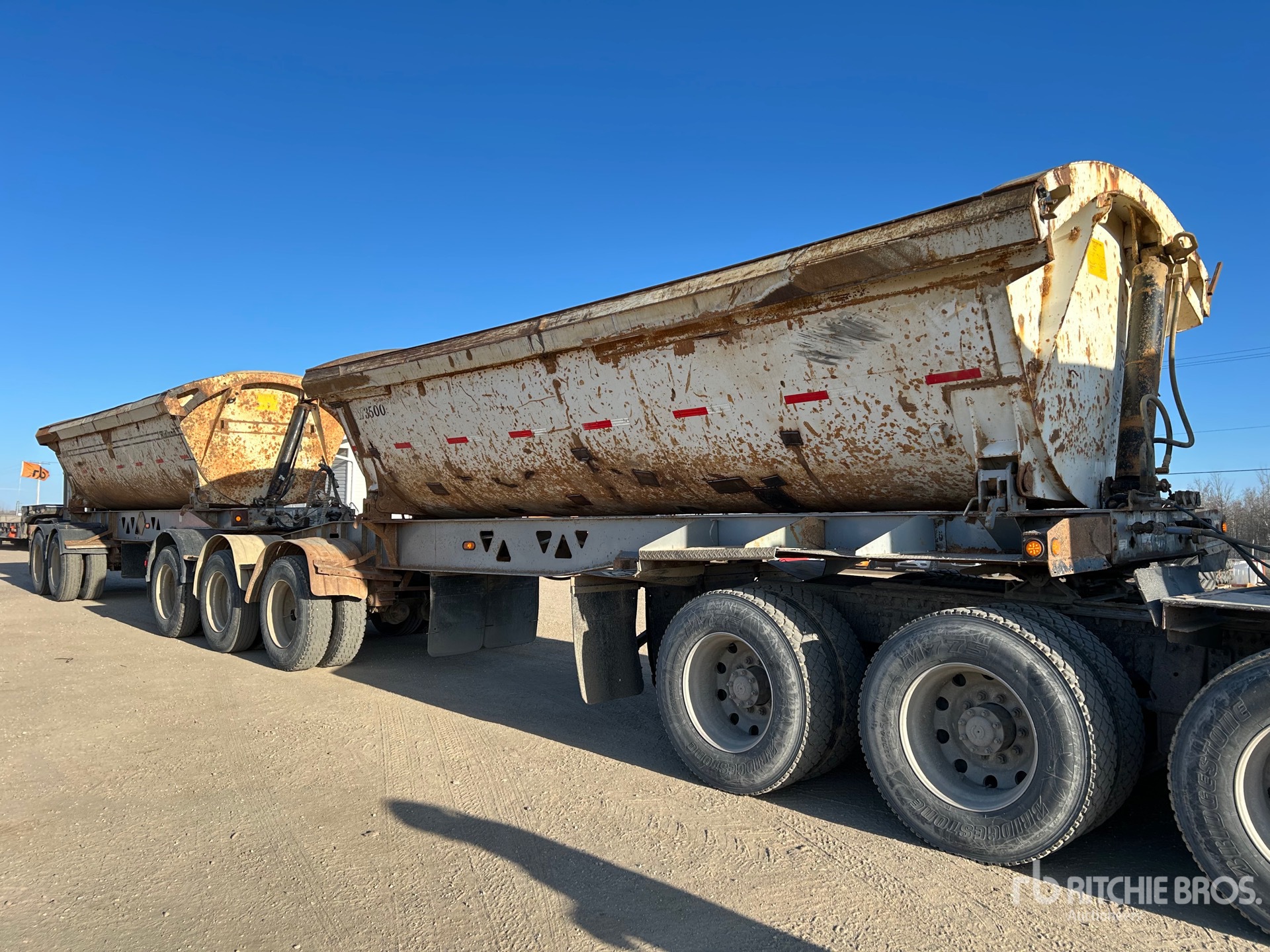 2009 Midland Pup Side Dump Trailer | Ritchie Bros. Auctioneers