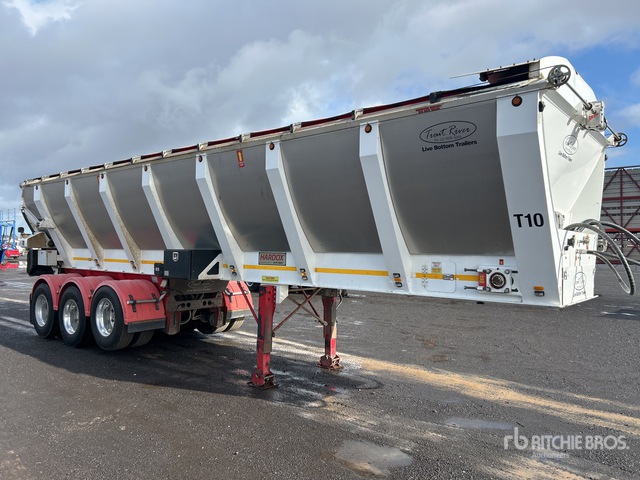 2019 AMS Trout River 9.3 m Tri/A Live Bottom Trailer | Ritchie Bros ...