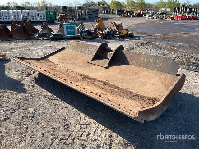 3800 mm Blade Excavator Bucket | Ritchie Bros. Auctioneers