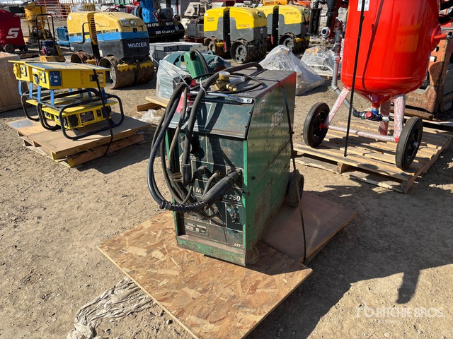 Lincoln L-Tec 250 A MIG Electric Welder | Ritchie Bros. Auctioneers