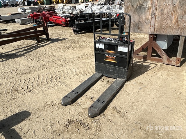 Raymond 8210 4500 lb Electric Pallet Jack | Ritchie Bros. Auctioneers
