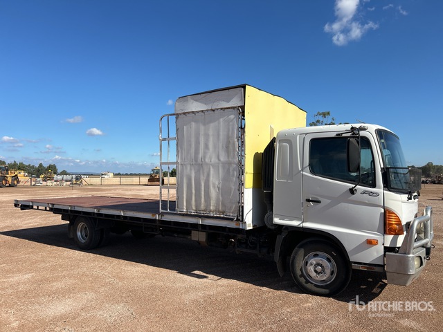 2003 Hino FD1J 4x2 Flatbed Truck | Ritchie Bros. Auctioneers