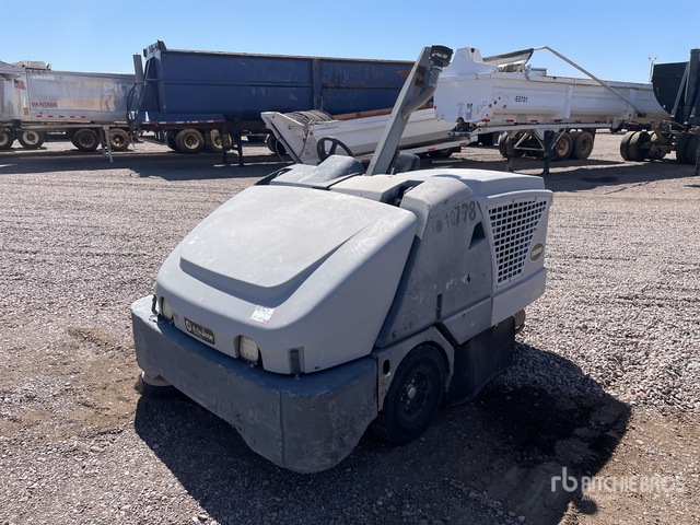 2014 Advance SW8000 Floor Sweeper | Ritchie Bros. Auctioneers